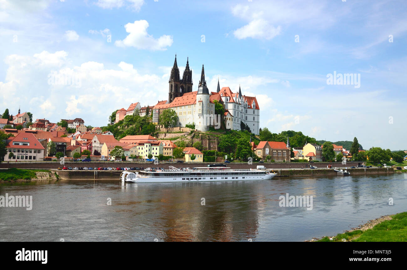 Medieval Albrechtsburg castle overlooking the Elbe river in Meissen ...