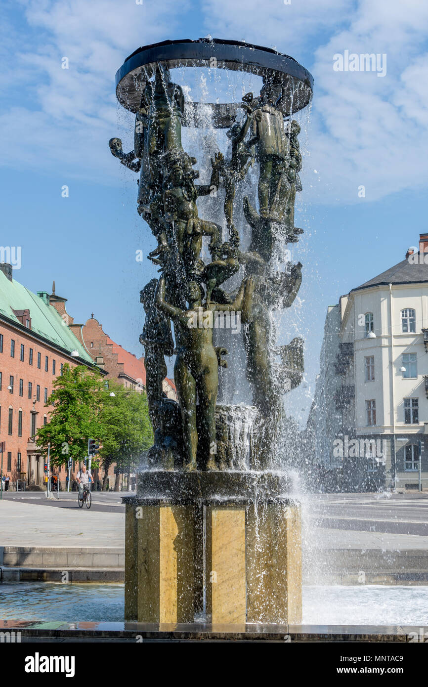 Fountain constructed of bronze statues of people standing on each ...
