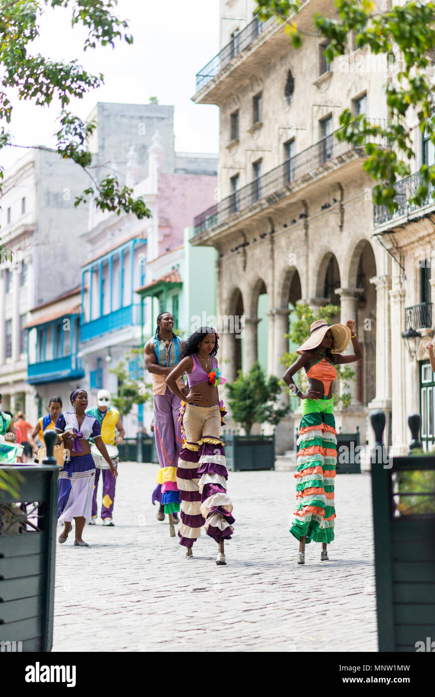 Stilt street performers dancing through old town Havana Stock Photo - Alamy