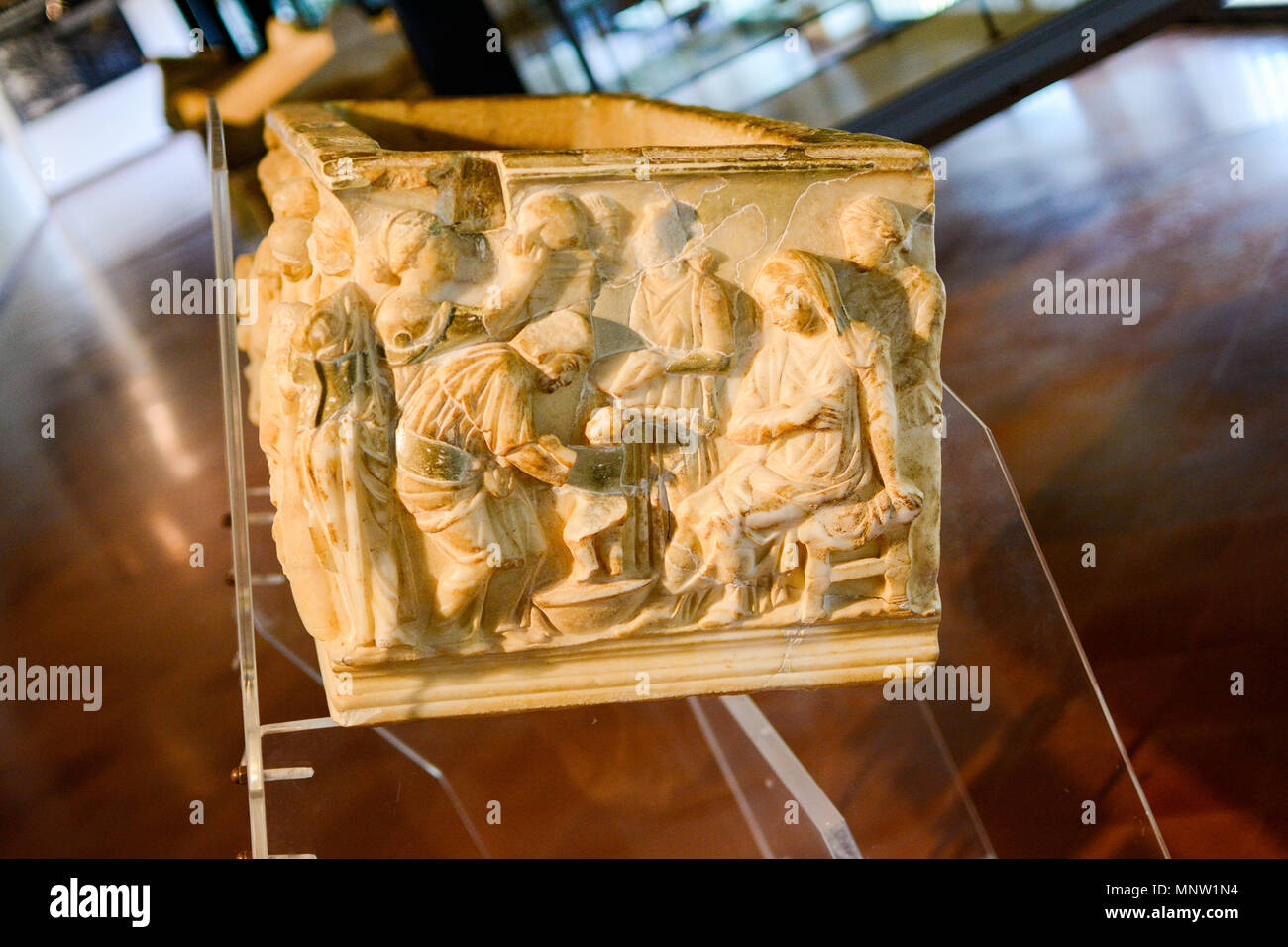 Greek funerary hi-res stock photography and images - Alamy