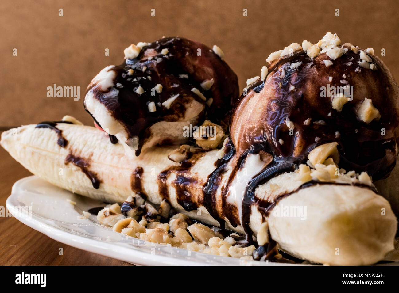 Banana split chocolate hi-res stock photography and images - Alamy