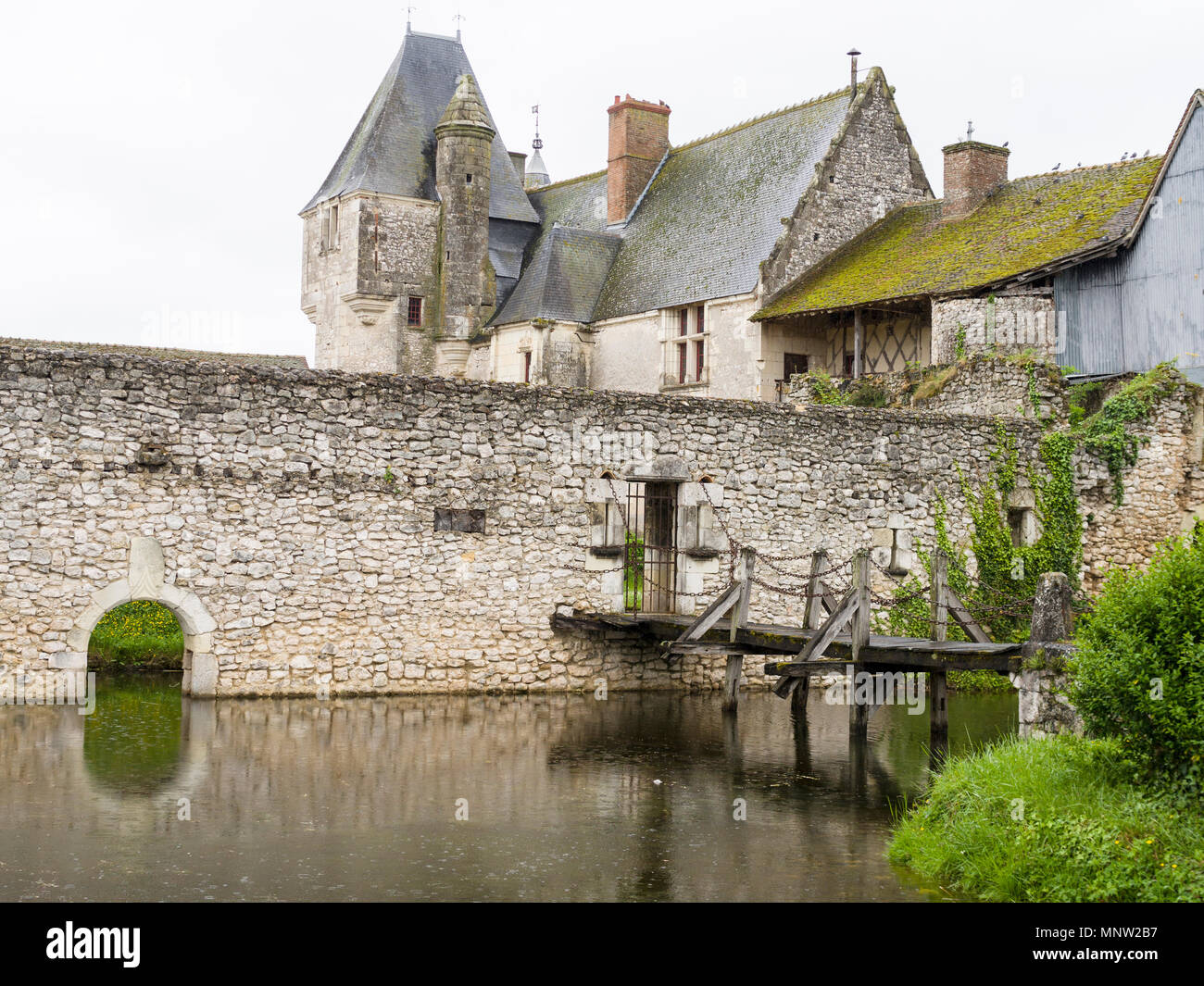 Entrance and bridge over the moat hi-res stock photography and images ...