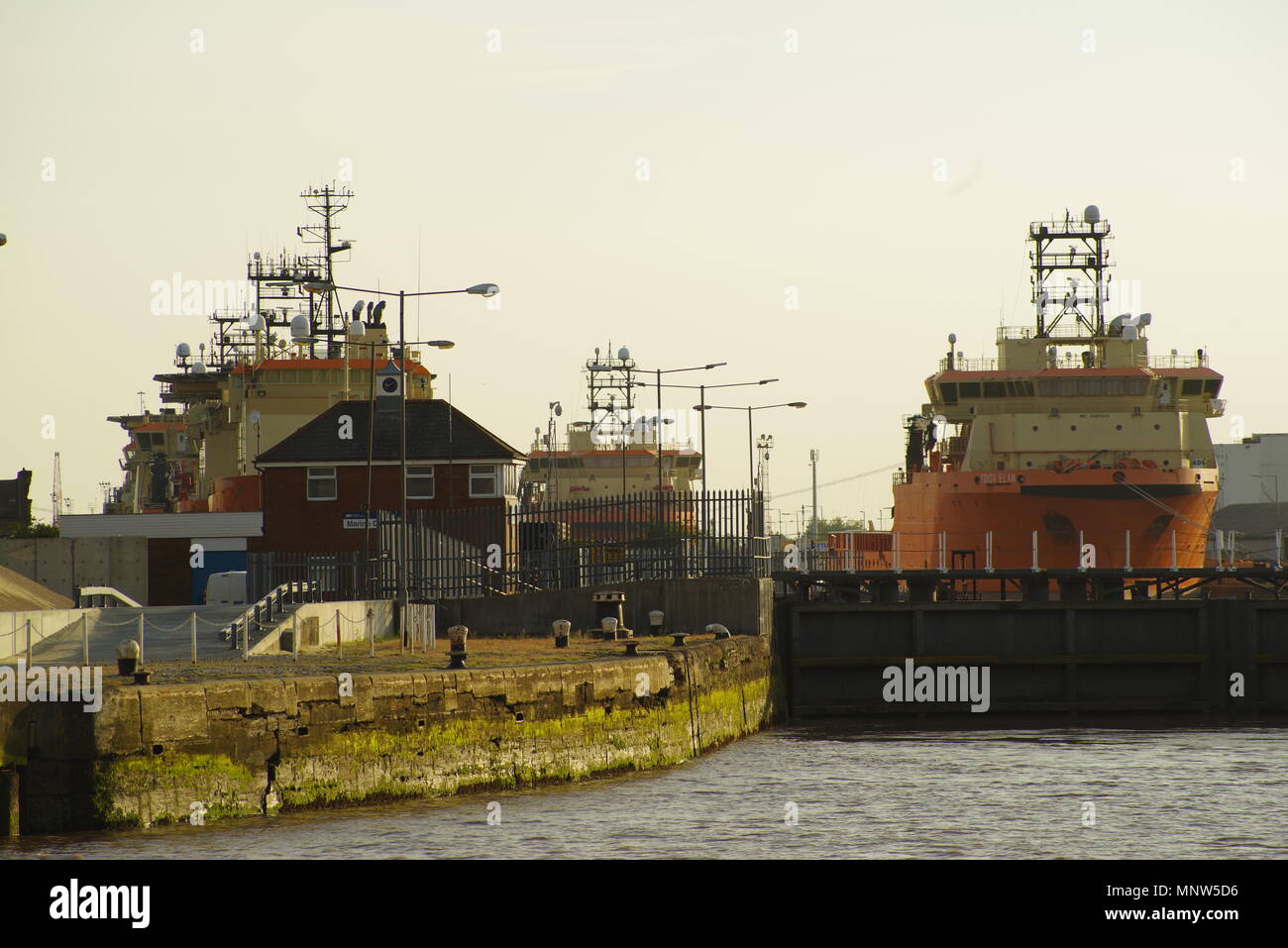Hull albert dock dock hi-res stock photography and images - Alamy
