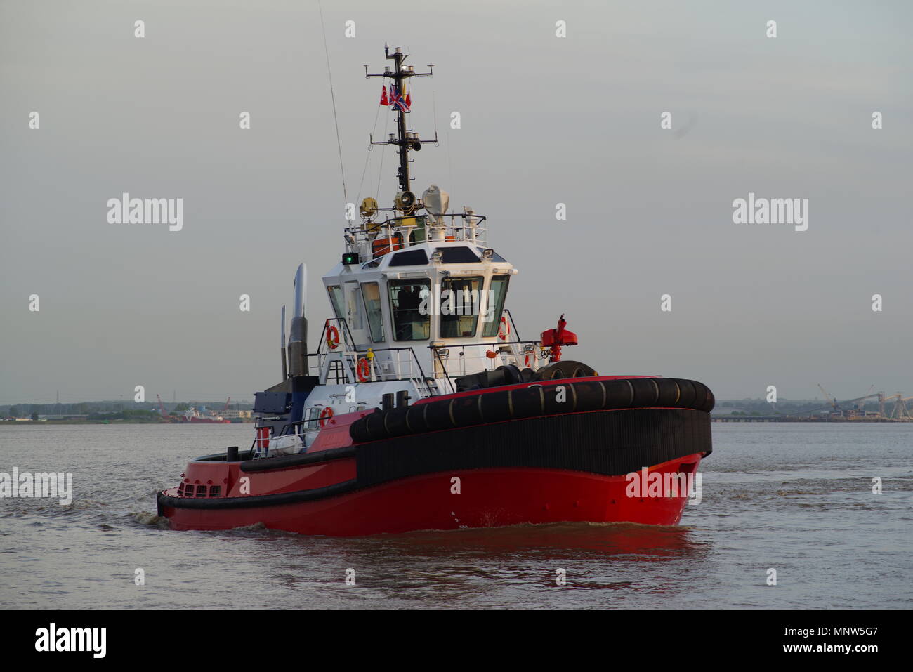 SMS Towage's new tug Sirapinar ll arrives at and enters the lock at ...