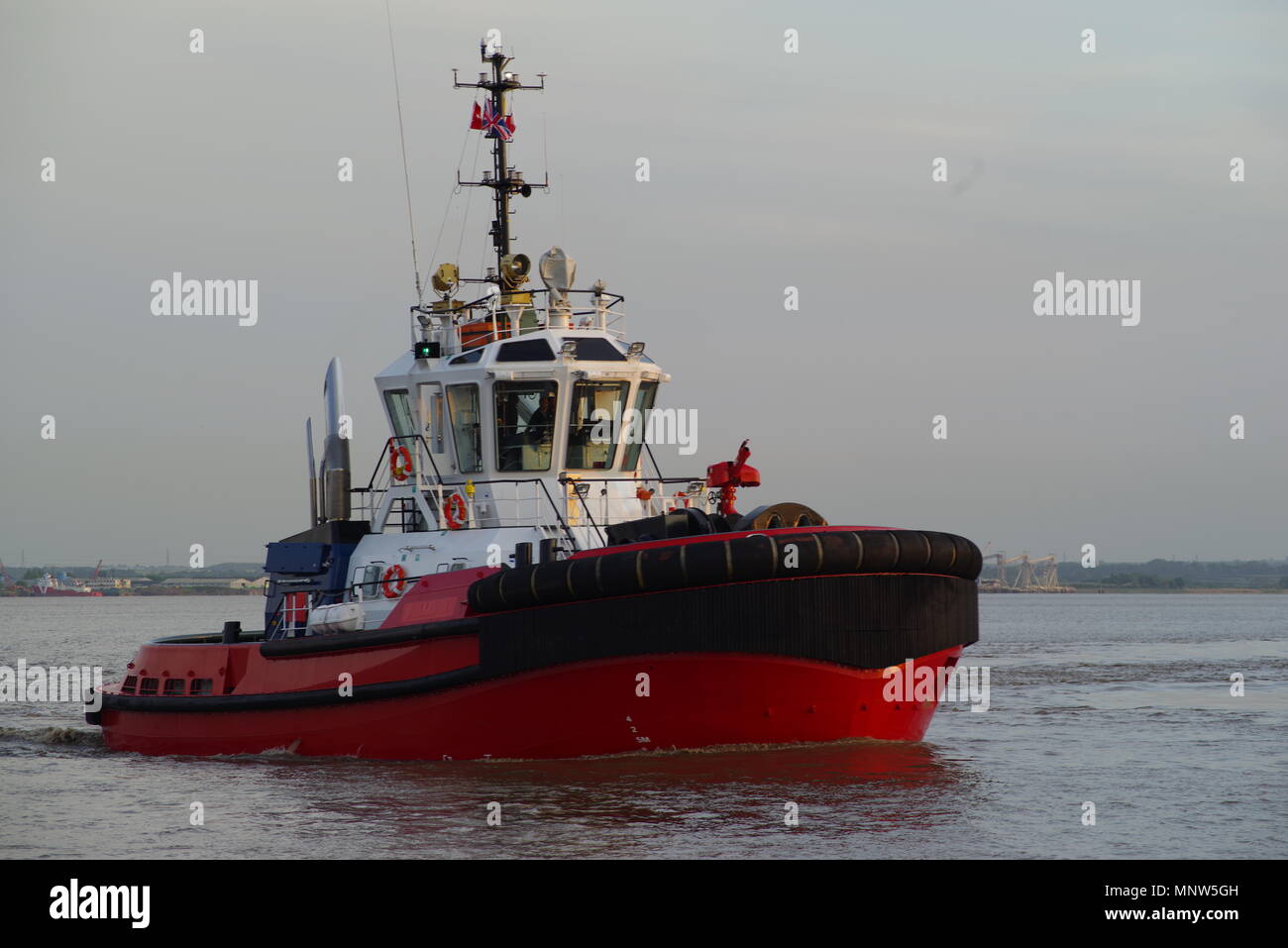 SMS Towage's new tug Sirapinar ll arrives at and enters the lock at ...