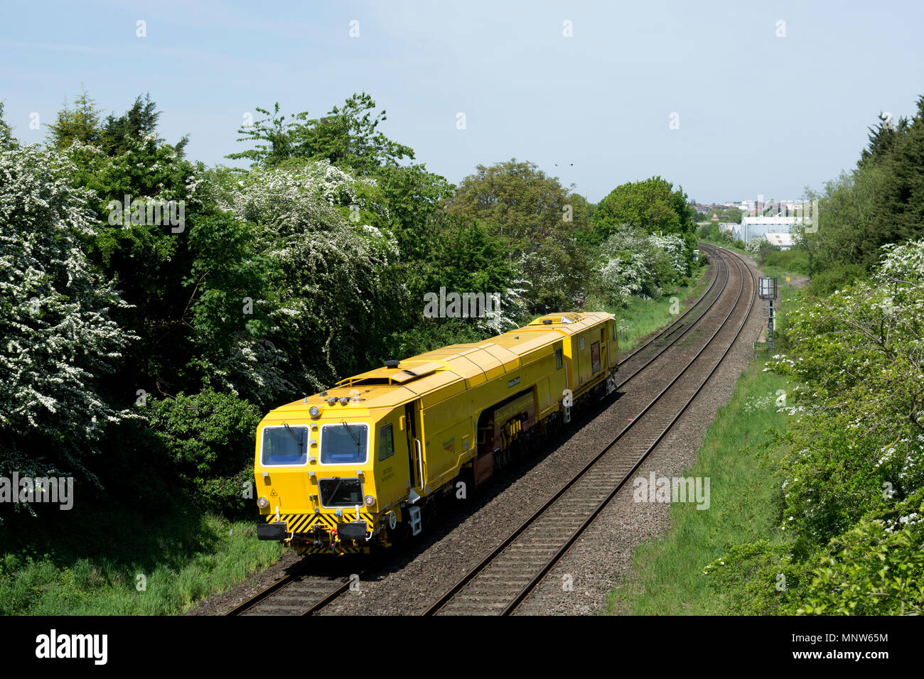 Network Rail Plasser and Theurer Tamper approaching Leamington Spa ...