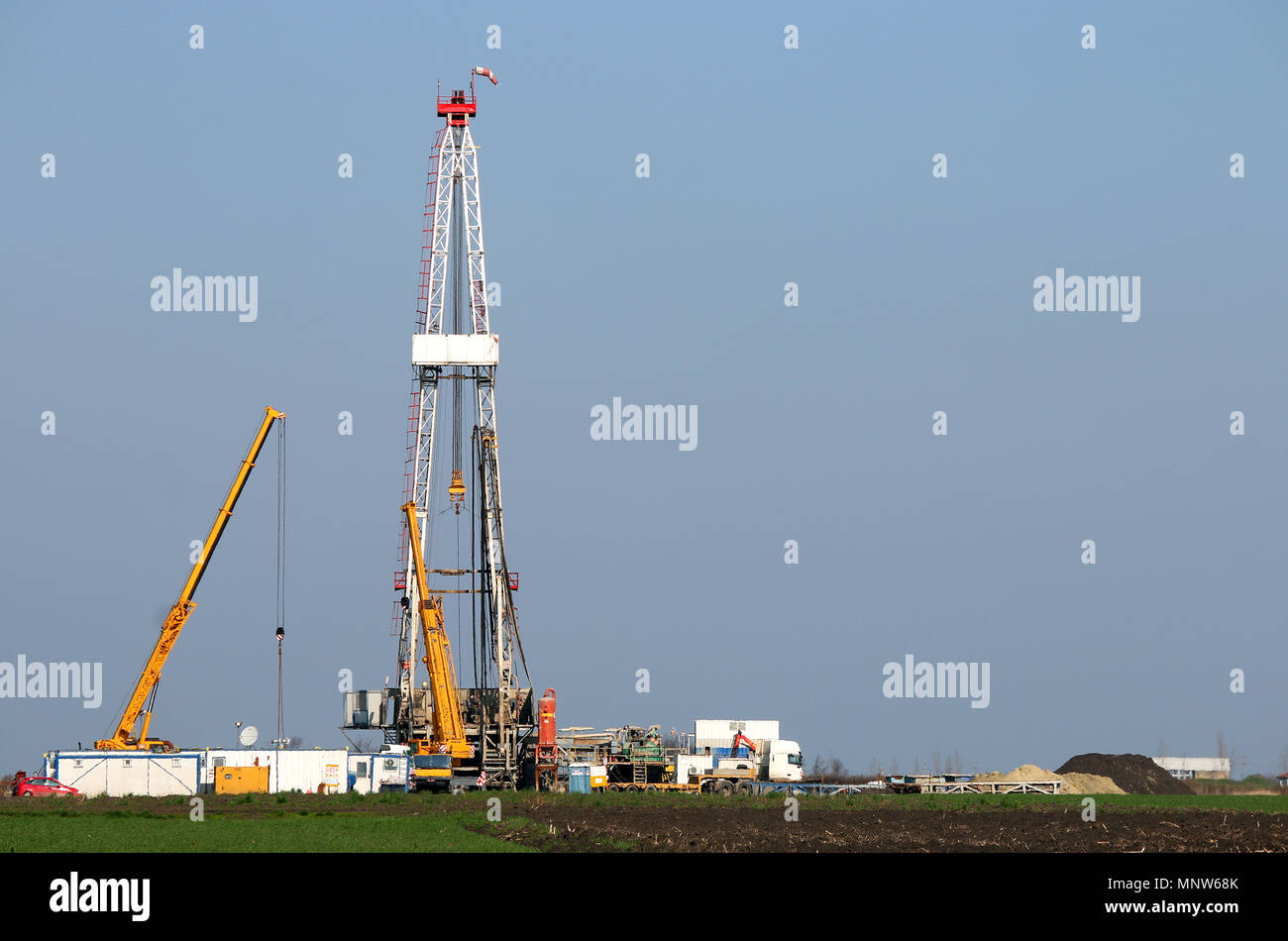 land oil drilling rig and cranes heavy machinery in the field Stock ...