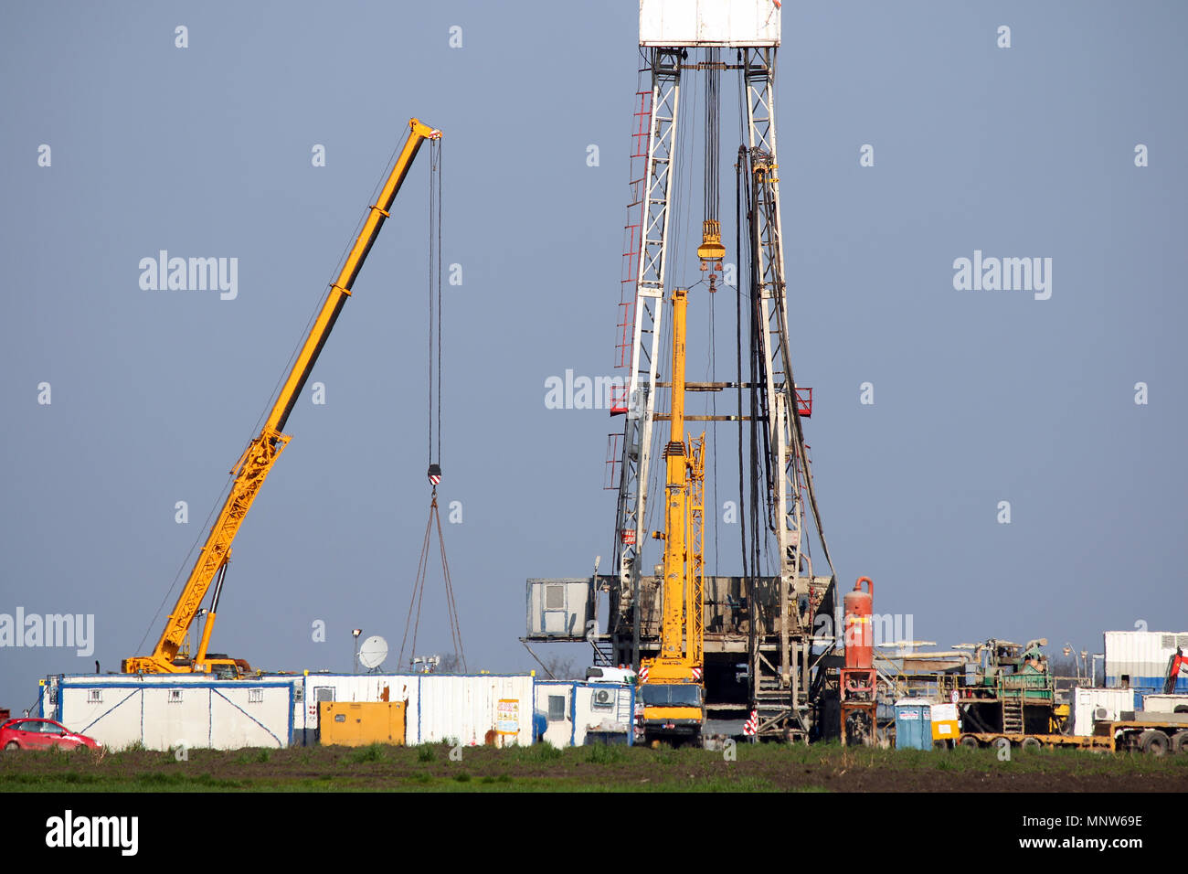 Heavy power natural gas machinery hi-res stock photography and images ...