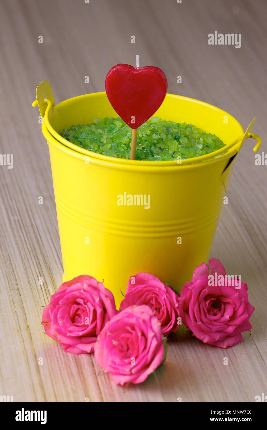 Salt in bucket hi-res stock photography and images - Alamy