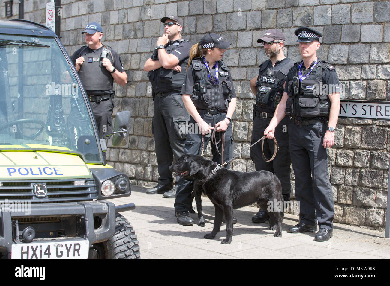 Megan markle harry carriage wedding hi-res stock photography and images ...