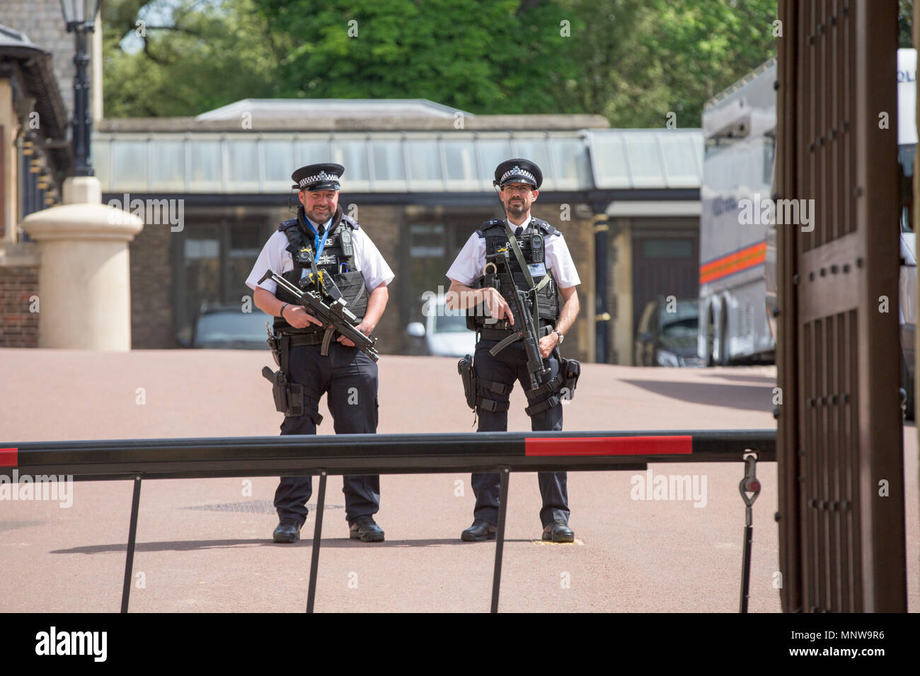 Megan markle harry carriage wedding hi-res stock photography and images ...