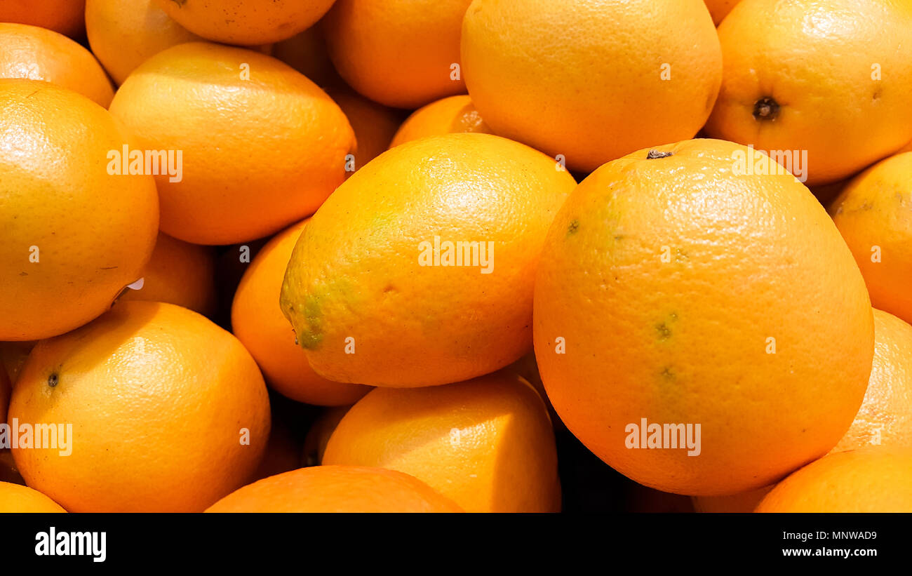 A group of oranges in supermarket Stock Photo - Alamy