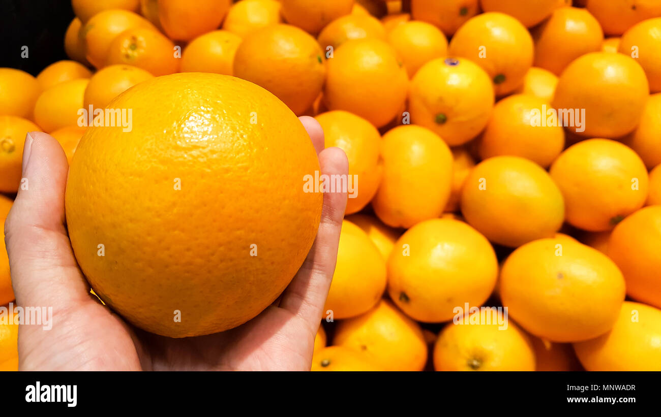 Group of oranges hi-res stock photography and images - Alamy