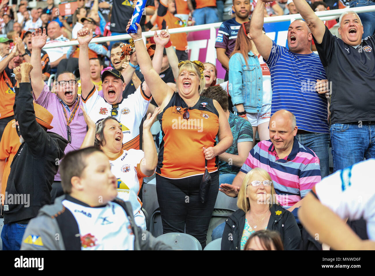 England fans go wild hi-res stock photography and images - Alamy