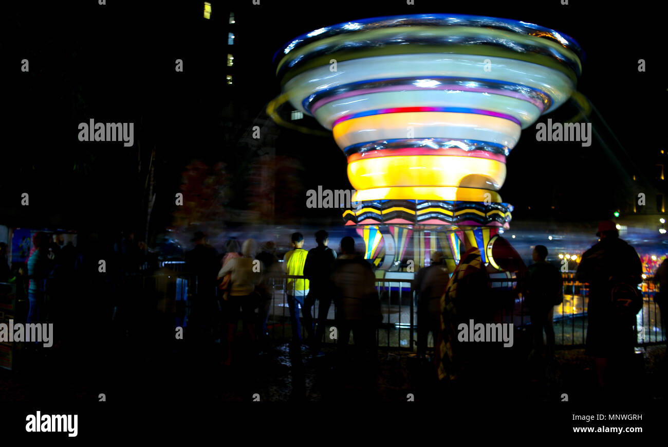 Sao Paulo, Brazil. 19th May, 2018. people have fun on a carousel that ...