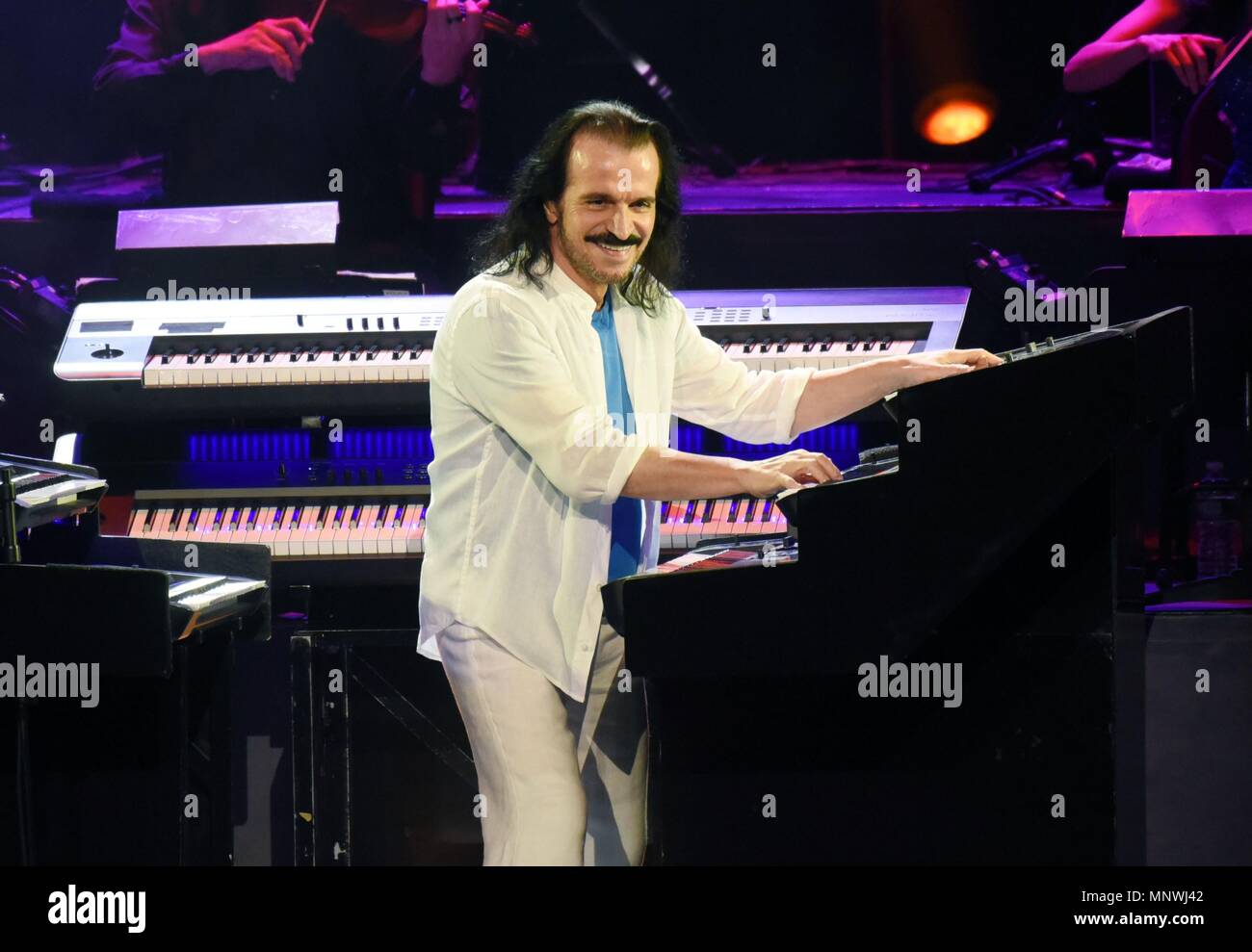 Yanni 25 acropolis anniversary concert tour hi-res stock photography ...