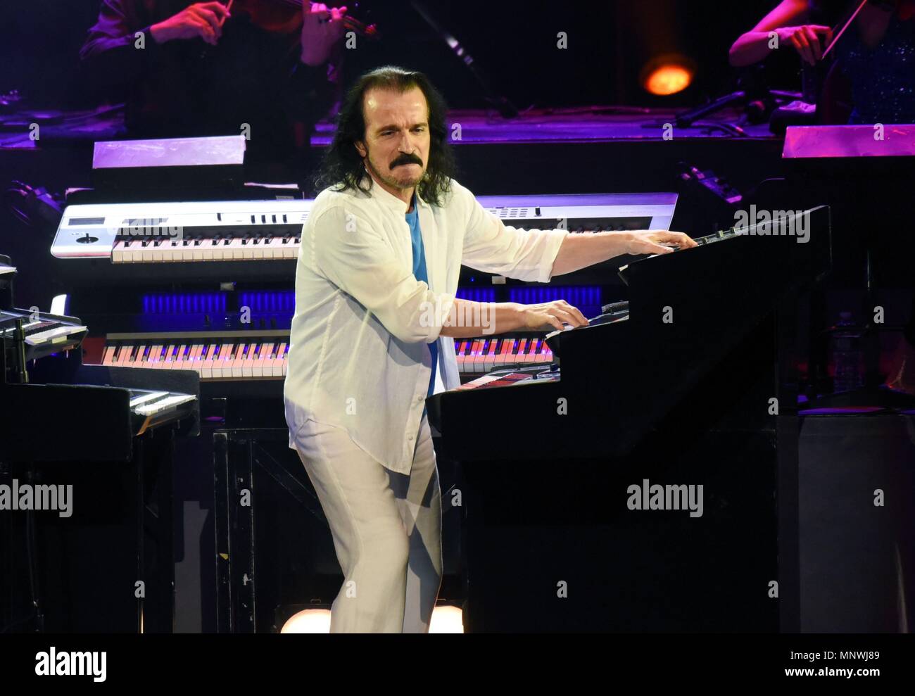 Yanni 25 acropolis anniversary concert tour hi-res stock photography ...