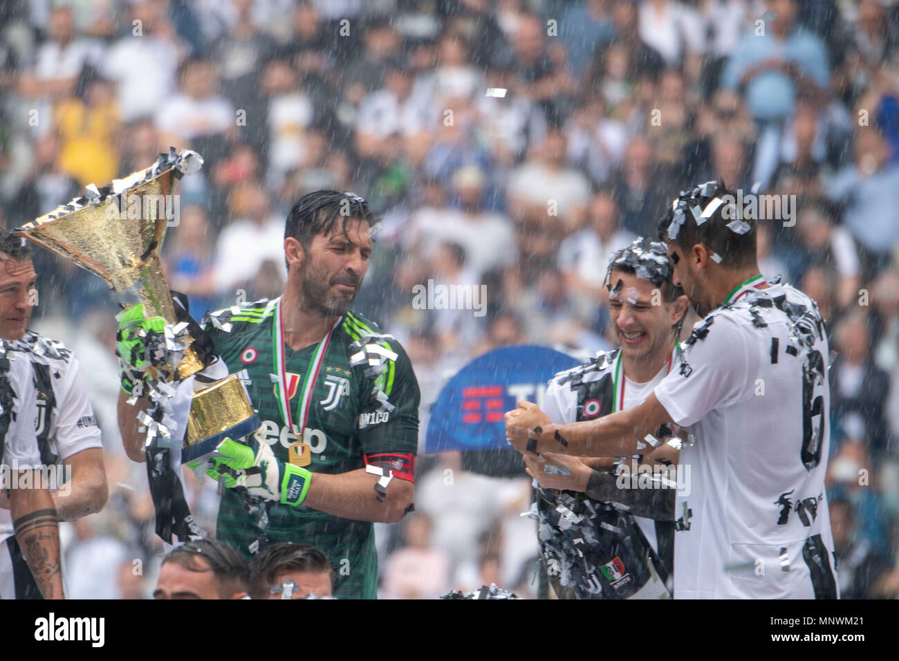 Gianluigi Buffon of Juventus Lift the trophy of 36 League title during ...