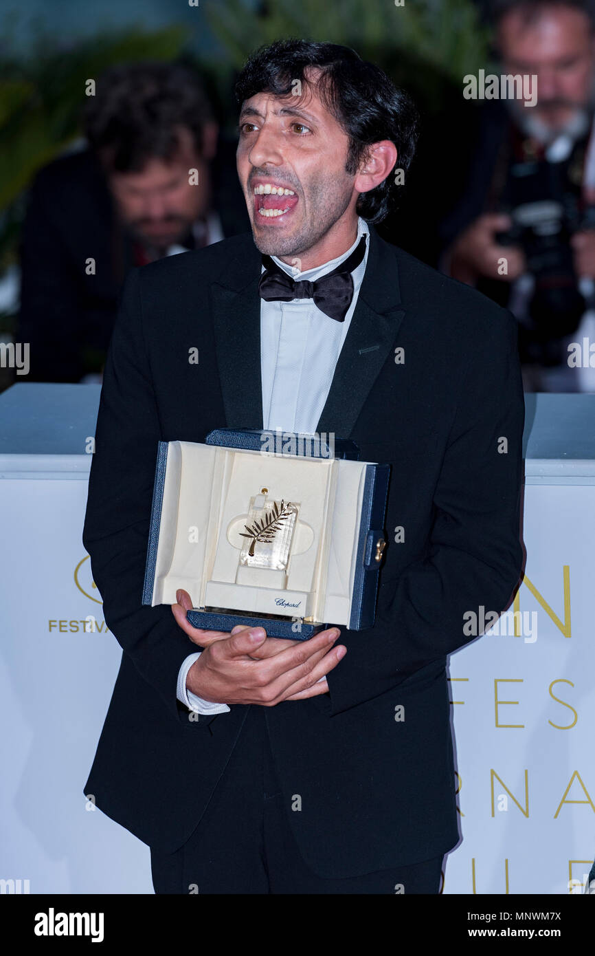 Cannes, France. 19th May 2018. actor Marcello Fonte poses with the Best ...