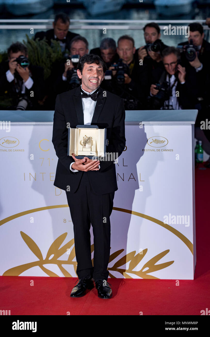 Cannes, France. 19th May 2018. actor Marcello Fonte poses with the Best ...