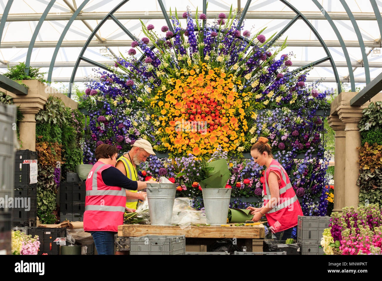 London, UK. 20 May 2018. Florists at work. Preparations are well under ...