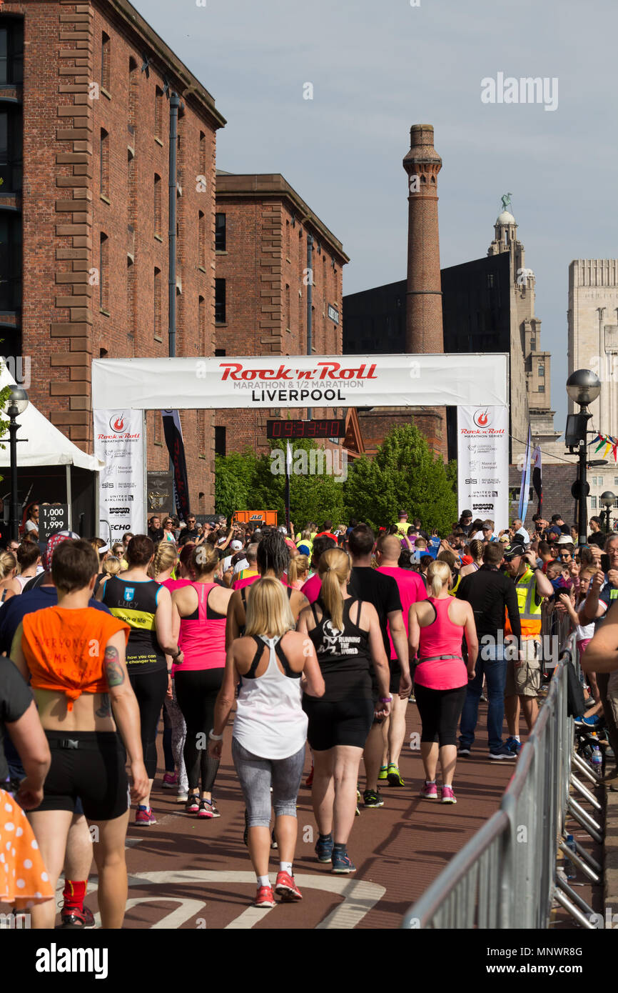 Liverpool marathon hi-res stock photography and images - Alamy