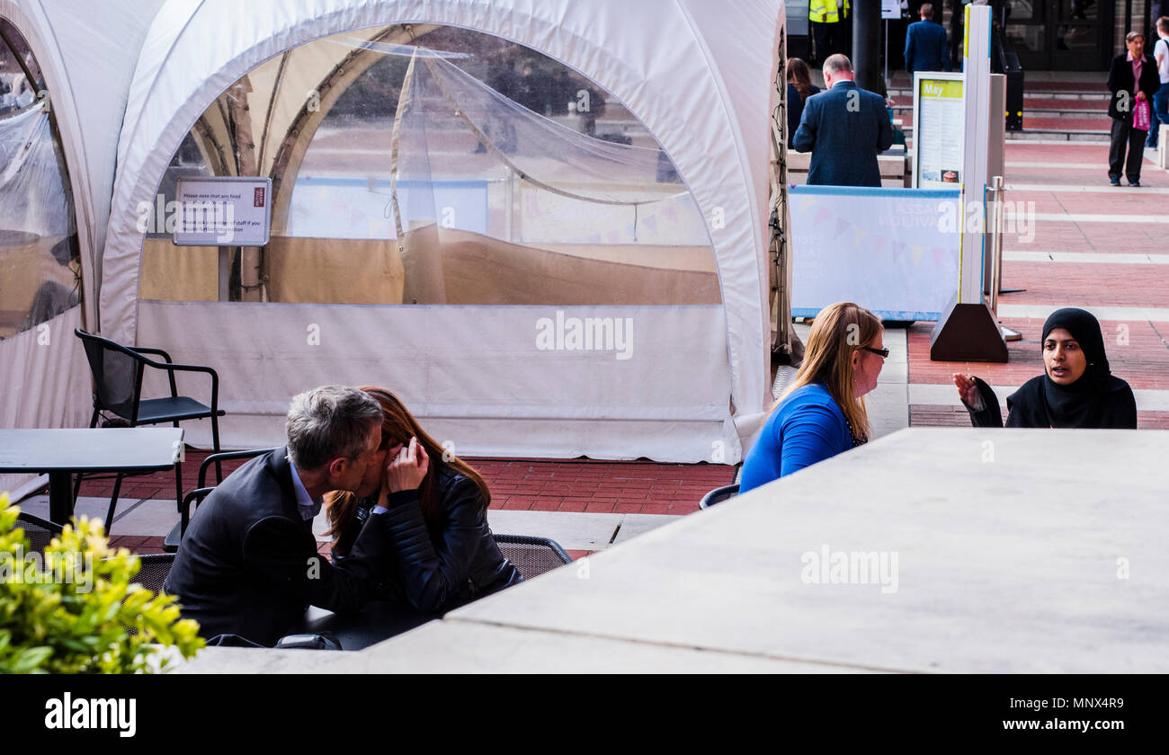Man catching woman kissing woman hi-res stock photography and images ...