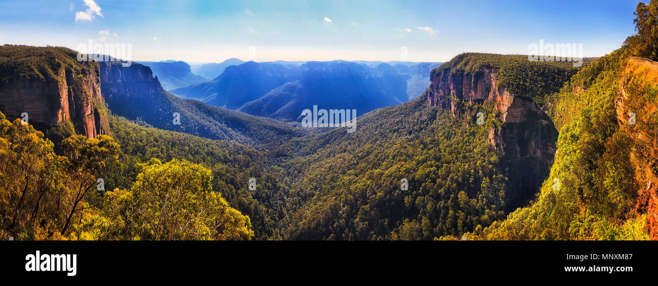 Bridal vale waterfall from Govett leap lookout towards Pulpit rock and ...