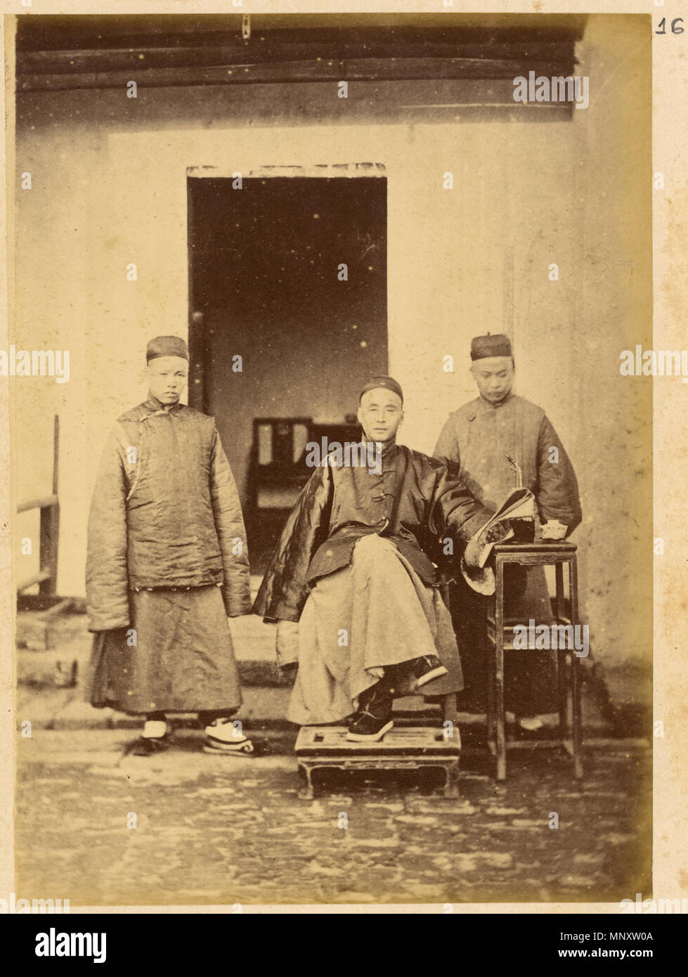 Tres chinos hi-res stock photography and images - Alamy