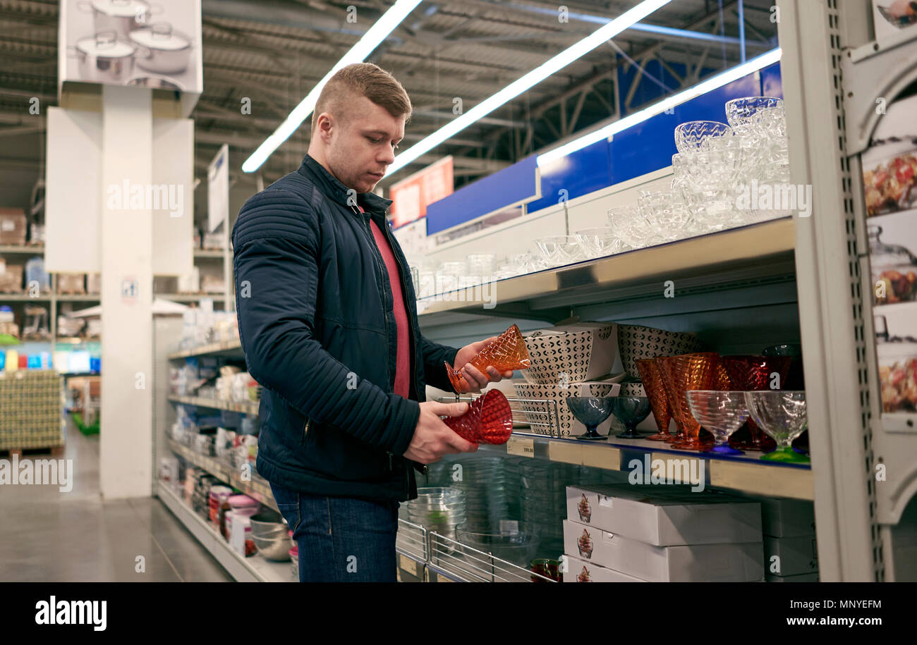 Comparing products hi-res stock photography and images - Alamy