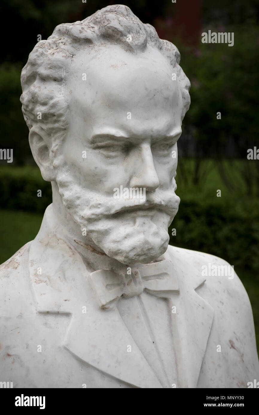 Pyotr tchaikovsky statue moscow hi-res stock photography and images - Alamy