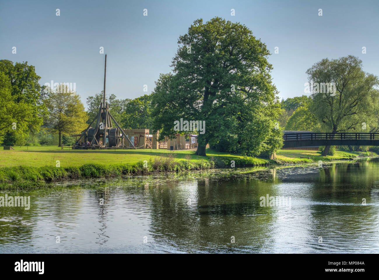 Warwick castle trebuchet hi-res stock photography and images - Alamy