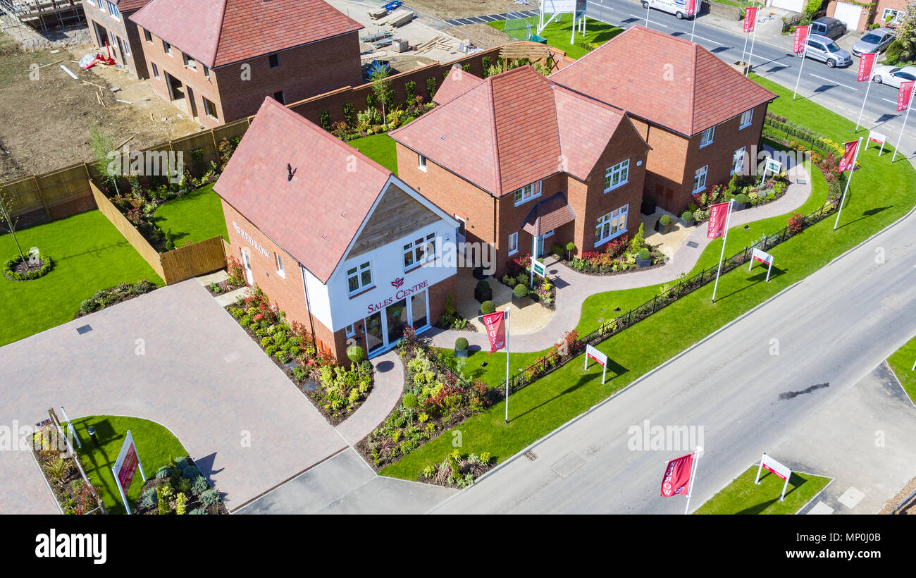 New build home estate aerial uk hi-res stock photography and images - Alamy