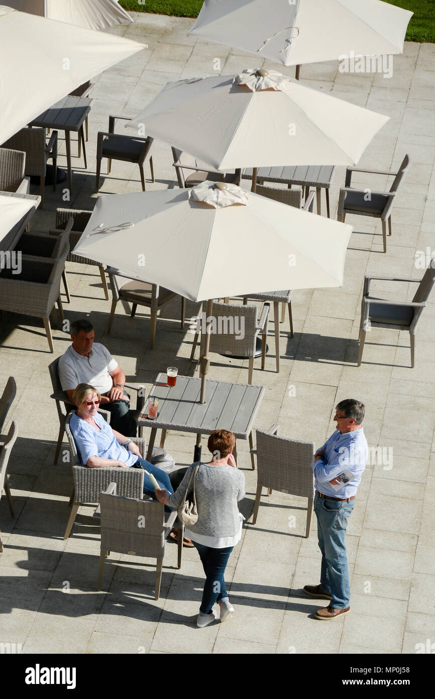 Guests on terrace of a cafe hi-res stock photography and images - Alamy