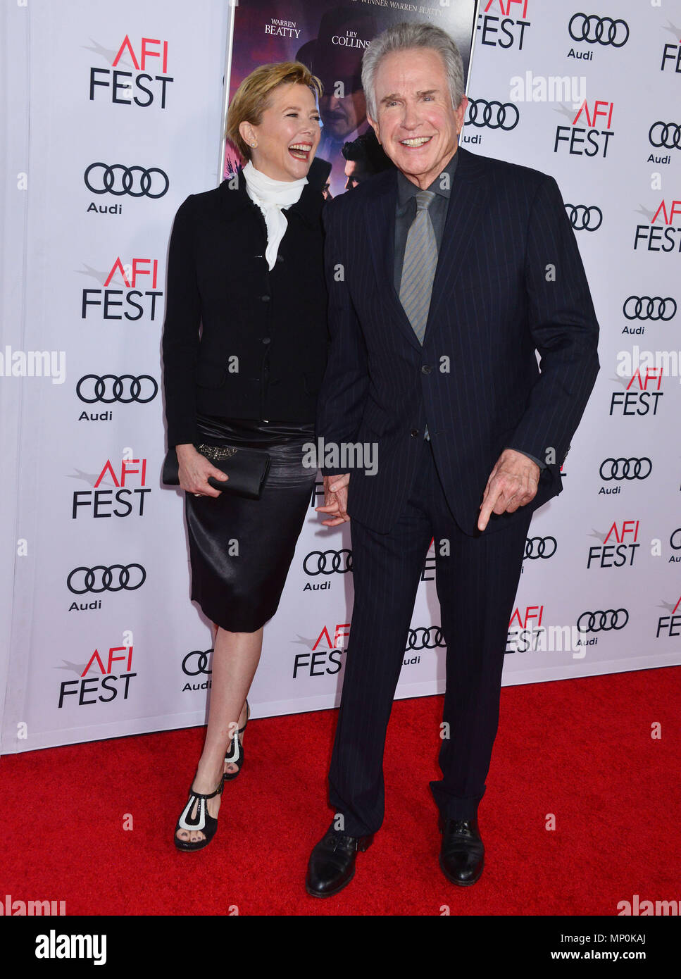 Annette bening 053 red carpet event hi-res stock photography and images ...