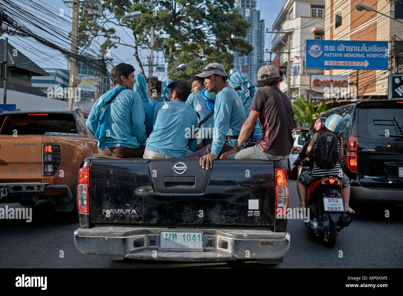 Overloaded pickup truck hi-res stock photography and images - Alamy