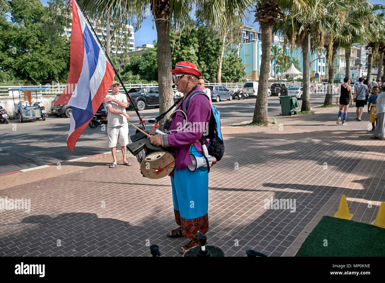 One man band street hi-res stock photography and images - Alamy