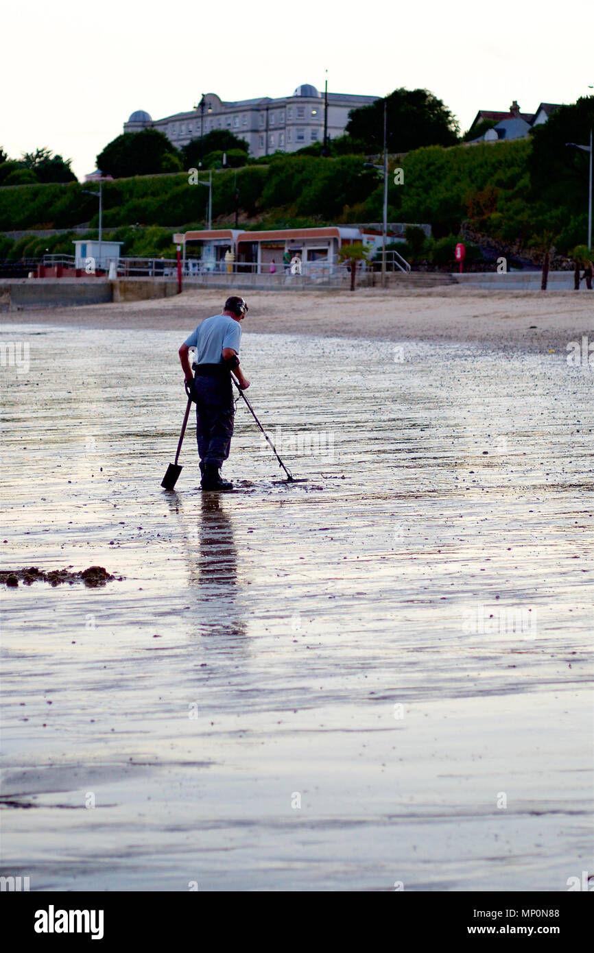 Metal detecting detectorist hi-res stock photography and images - Alamy