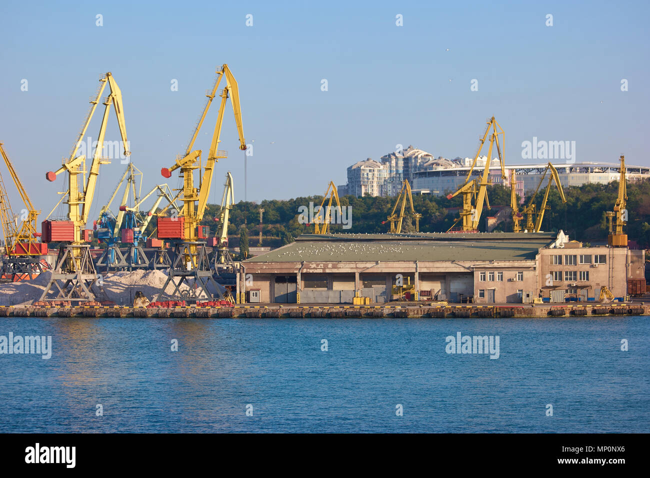 Sea port in a city Stock Photo - Alamy