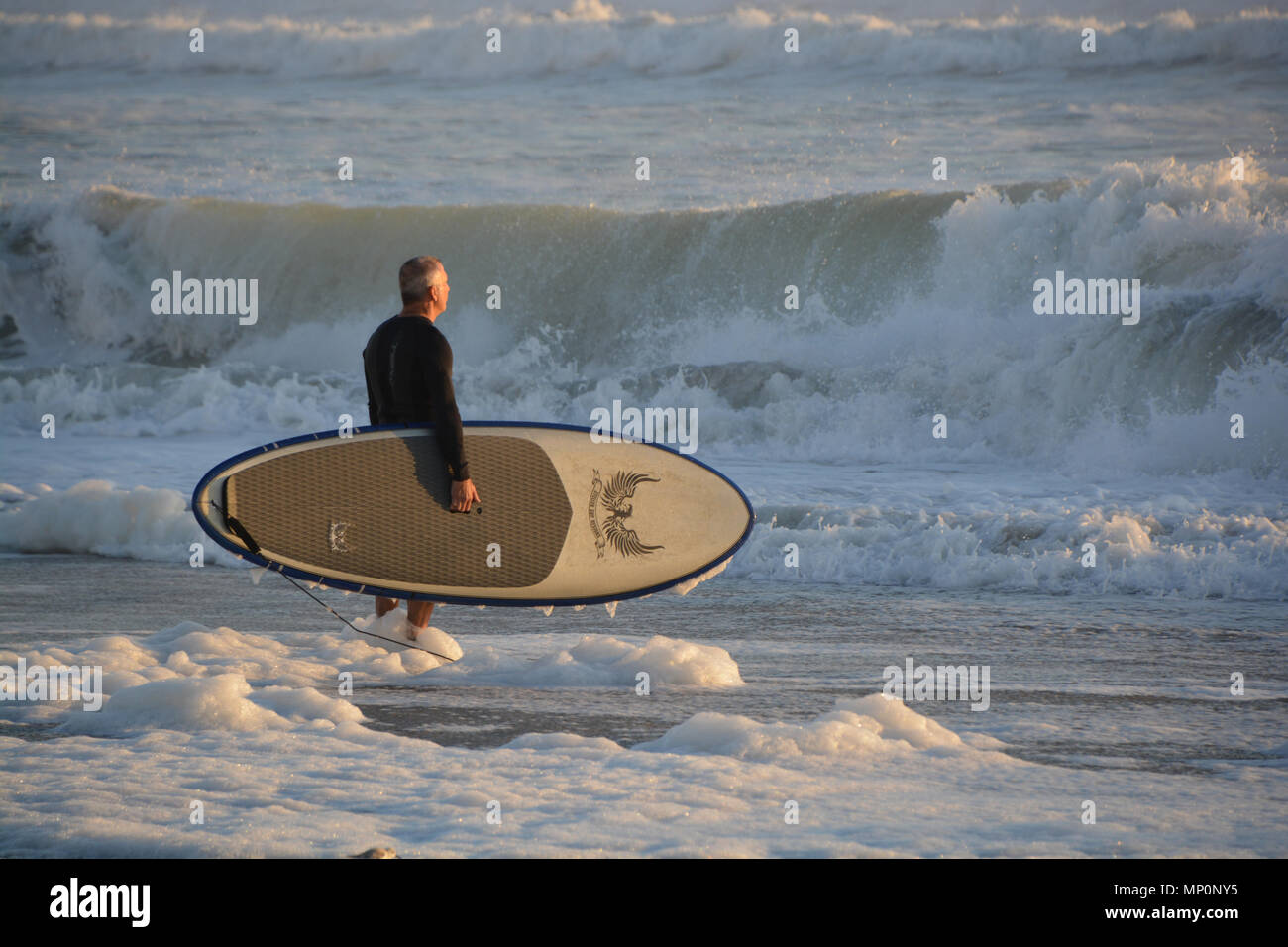 Paddleboard at beach hi-res stock photography and images - Alamy
