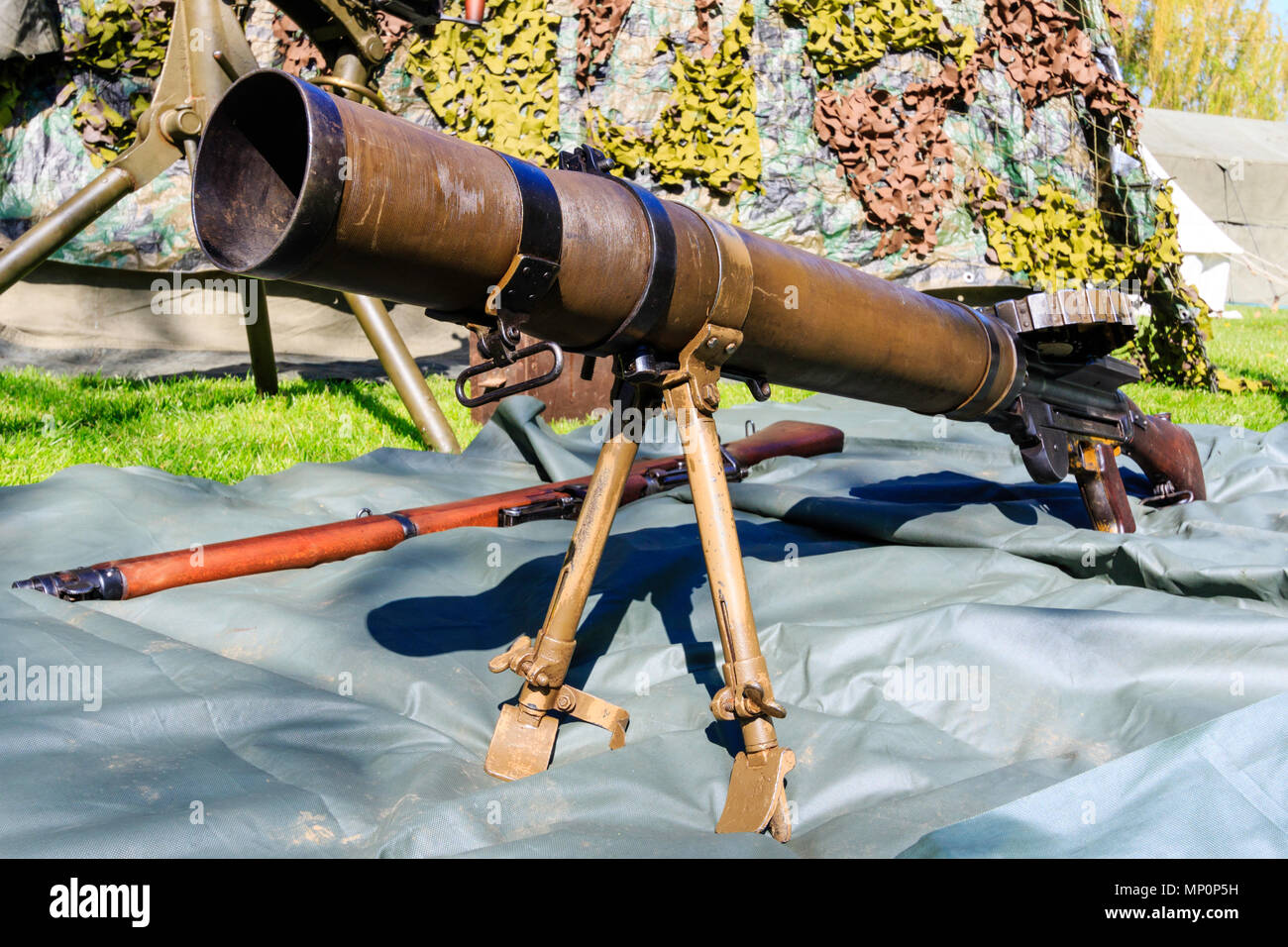 Lewis gun hi-res stock photography and images - Alamy