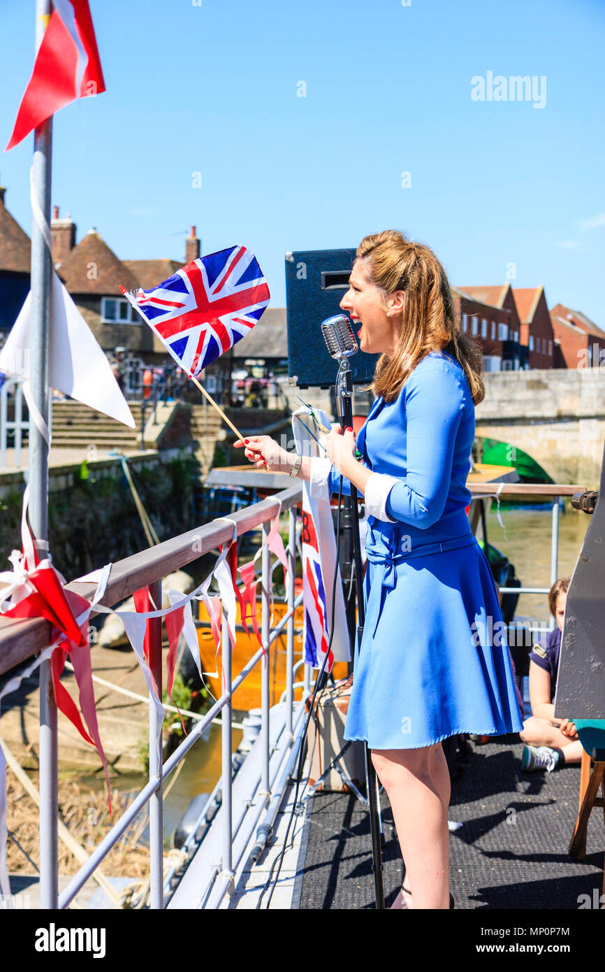 Salute to the 40s popular nostalgic. Midadult Woman singer from the ...