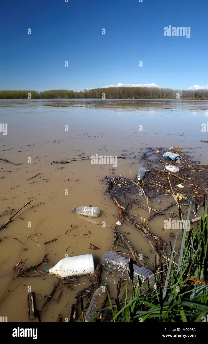 S.Nazzaro (Pc),Italy, plastic's pollution in the river Po Stock Photo - Alamy
