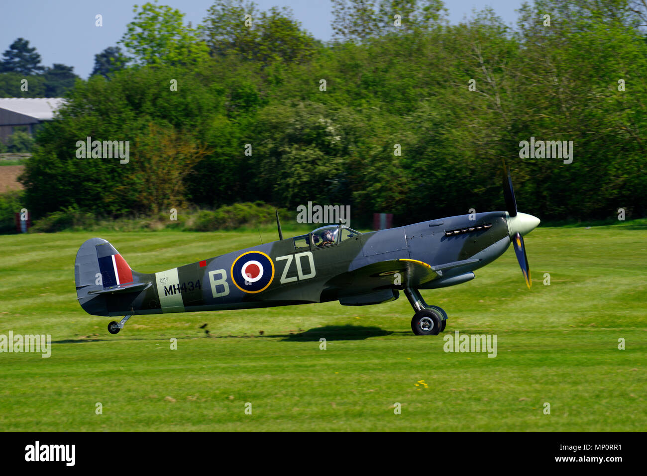 Vickers Supermarine Spitfire IX, MH434, G-ASJV, at Old Warden ...