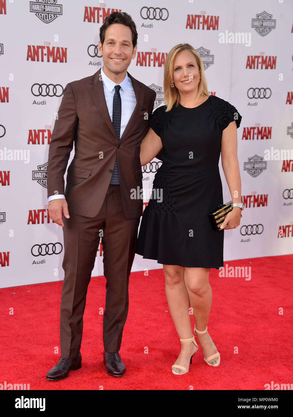 A_ paul rudd and wife 024 red carpet event hi-res stock photography and ...