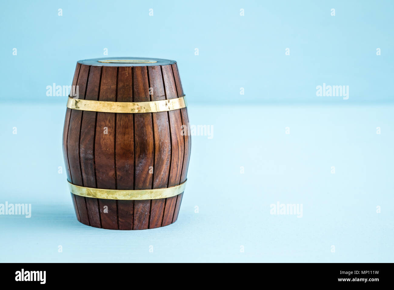 Wooden barrel icon hi-res stock photography and images - Alamy