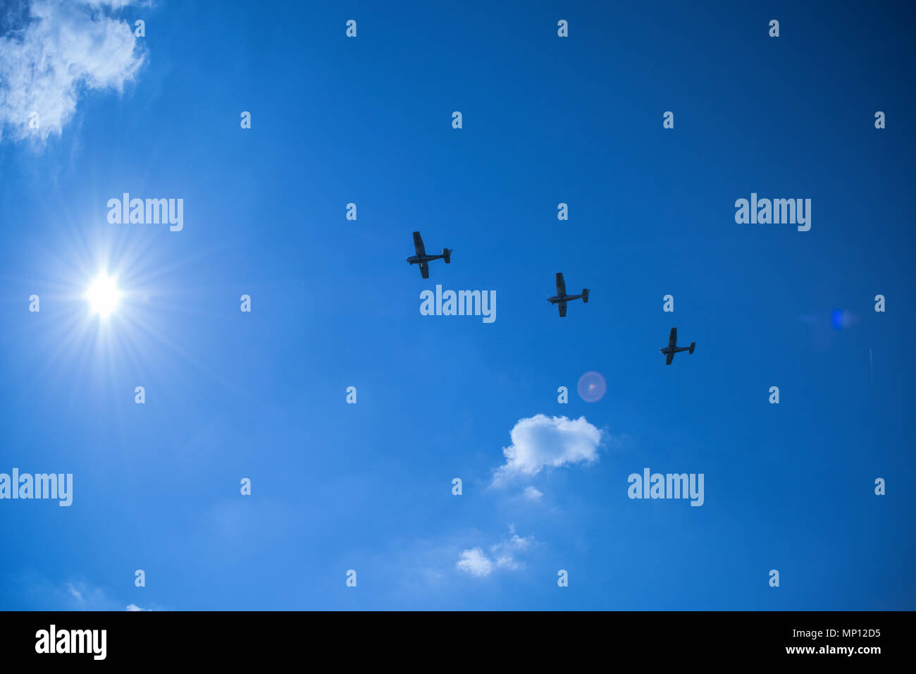 Aircraft flying v formation hi-res stock photography and images - Alamy