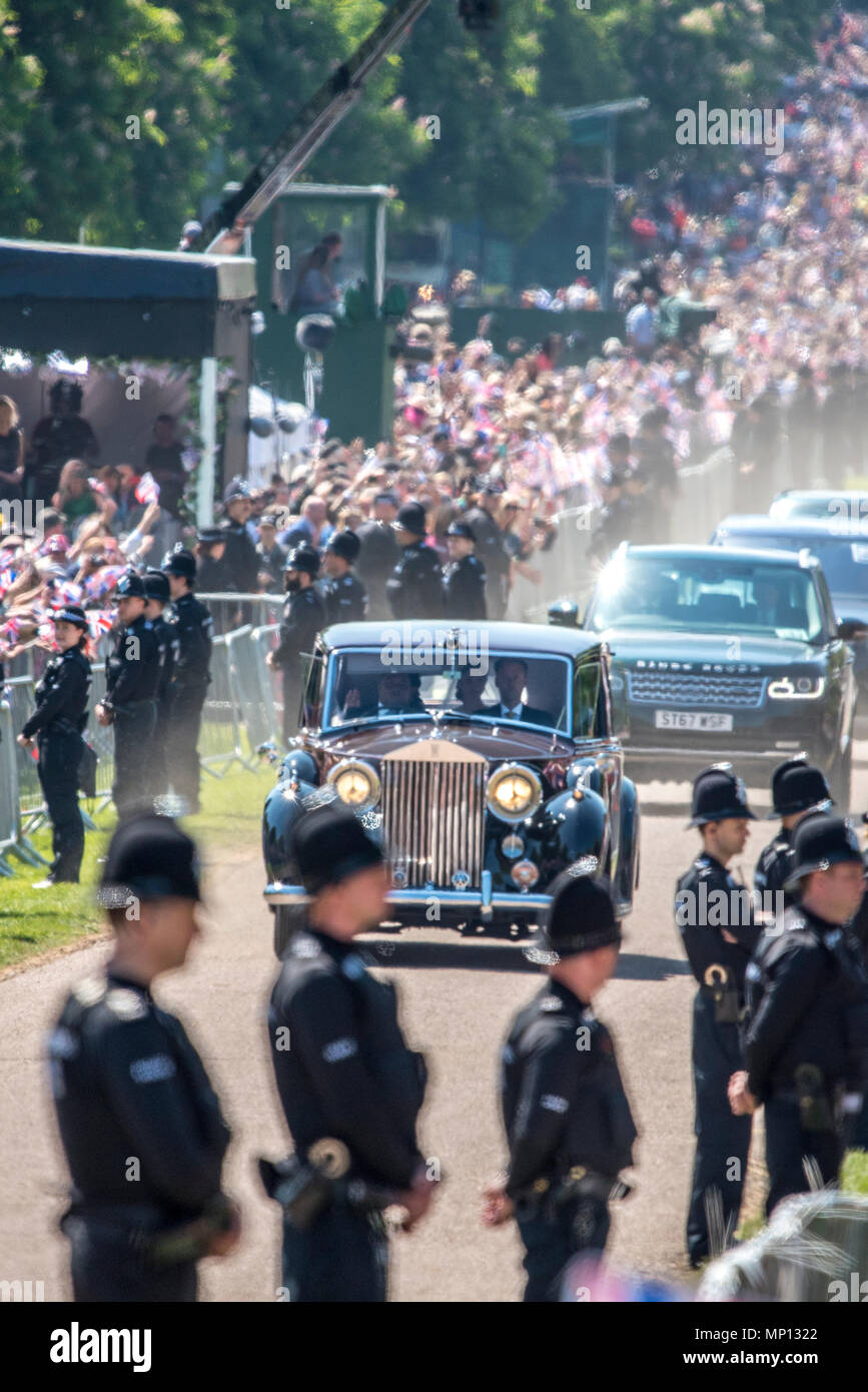 Family celebrity crying hi-res stock photography and images - Alamy