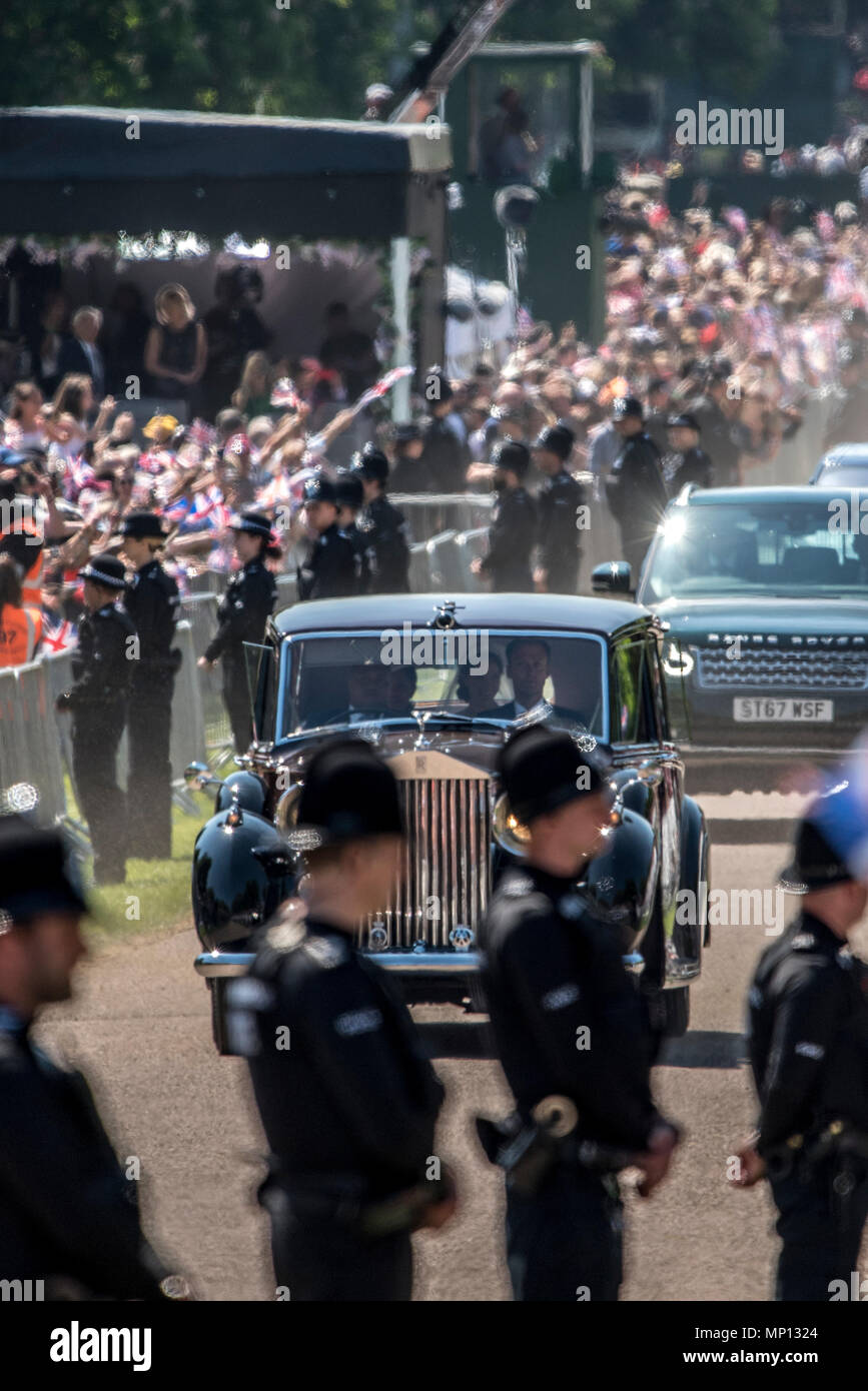 Family celebrity crying hi-res stock photography and images - Alamy