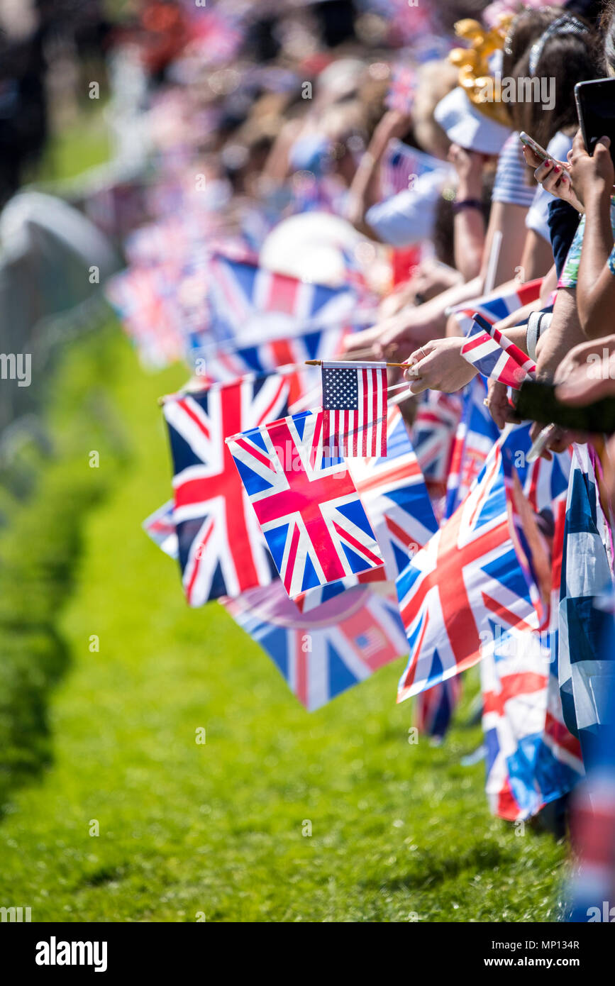 19 May 2018 - 100,000 people waiting on the Long Walk for the royal ...